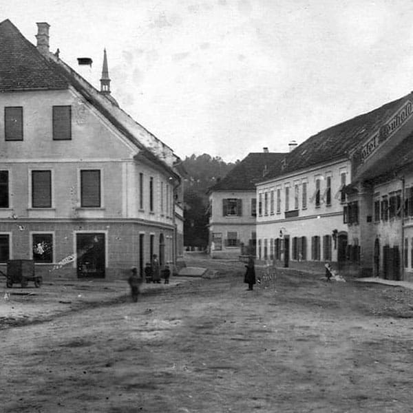 59. Trg svobode z Jilgovim salonom | Umetnost za turizem